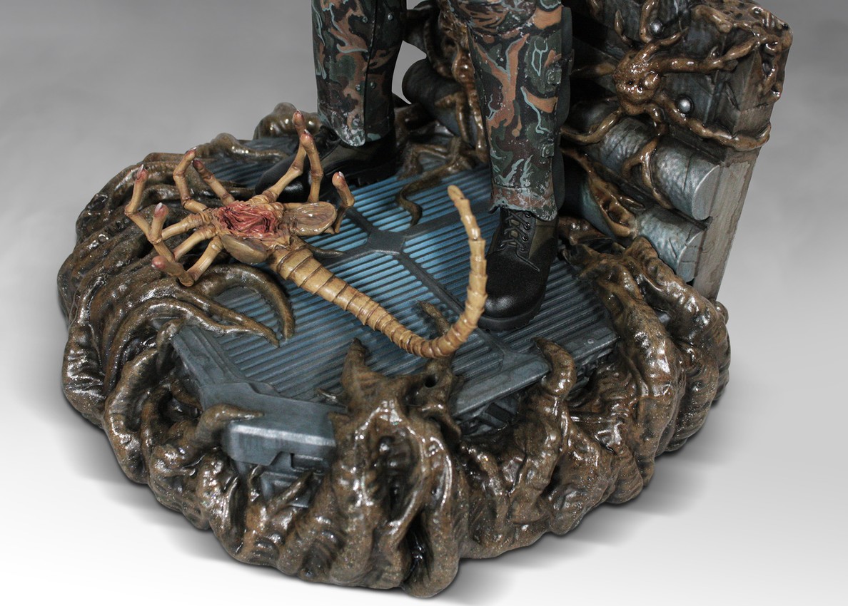 Corporal Hicks Quarter Scale Statue by Hollywood Collectibles Group ...