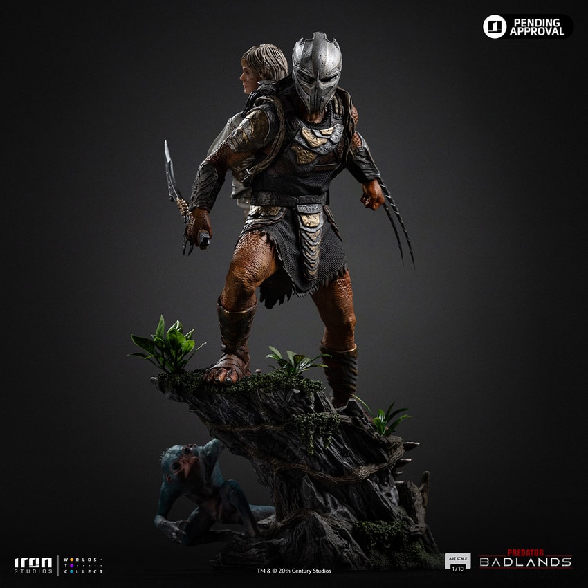 predator king statue