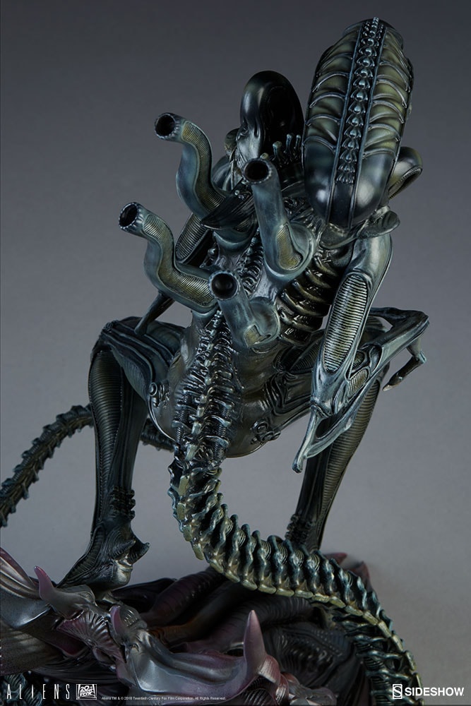 xenomorph warrior statue
