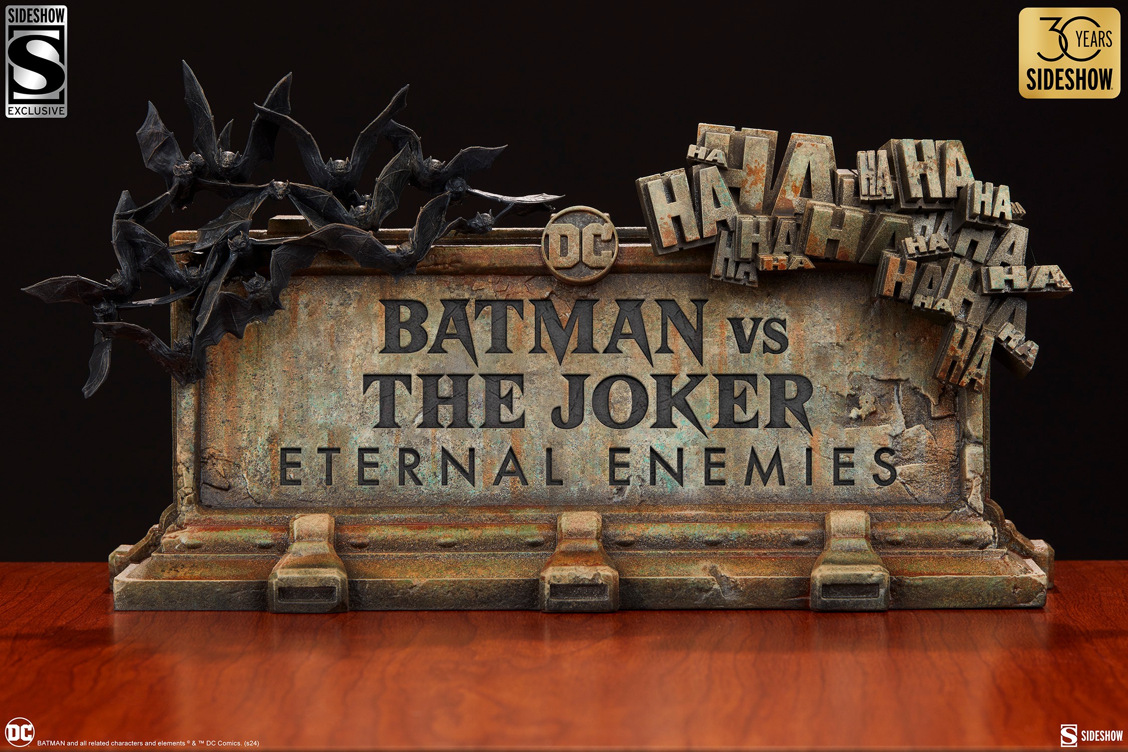 Batman vs The Joker: Eternal Enemies Premium Format™ Figure by Sideshow ...