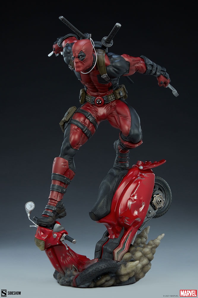 Deadpool Premium Format™ Figure by Sideshow Collectibles | Sideshow ...