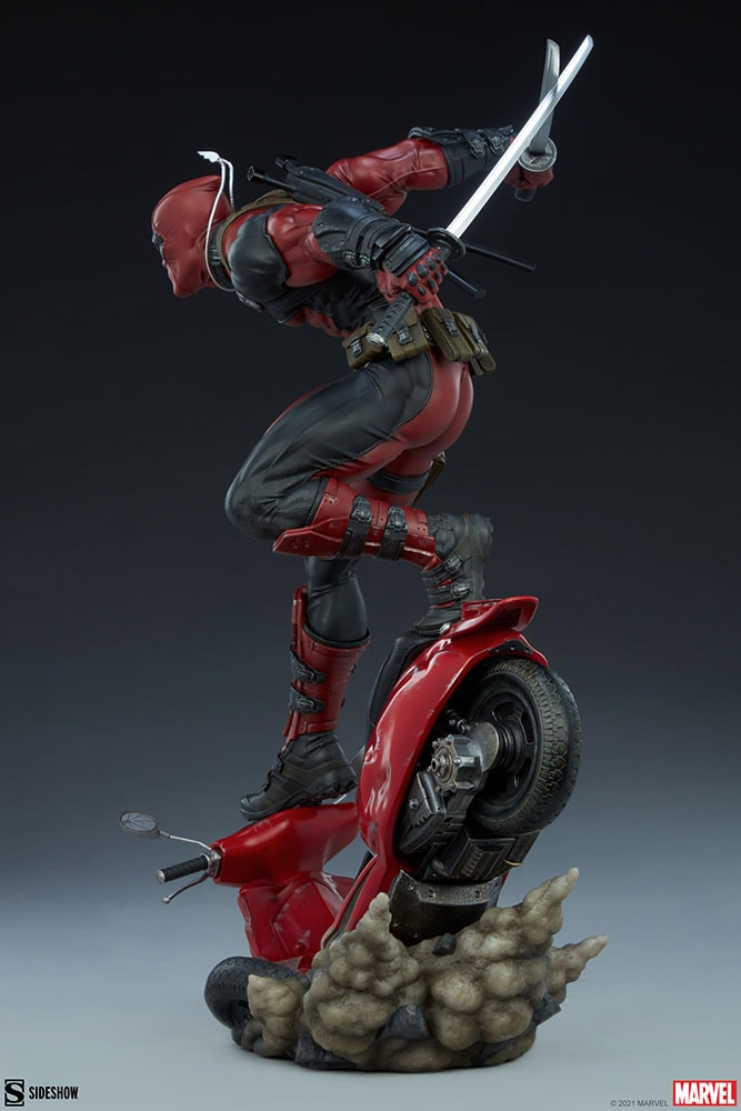 Deadpool Premium Format™ Figure by Sideshow Collectibles | Sideshow ...
