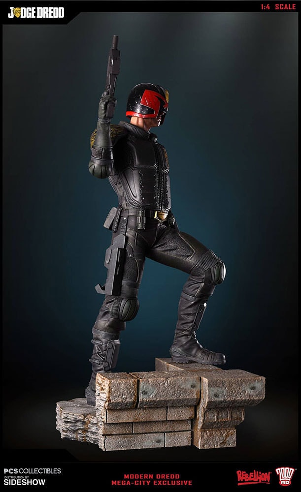 judge dredd statue