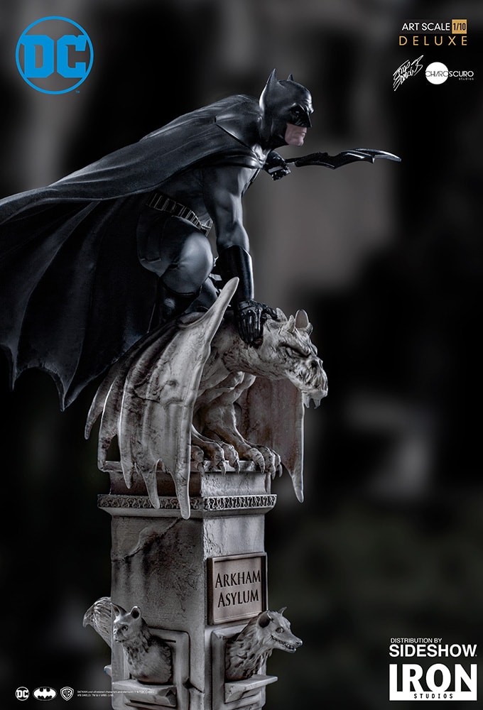 DC Comics Batman Deluxe Statue by Iron Studios | Sideshow Collectibles
