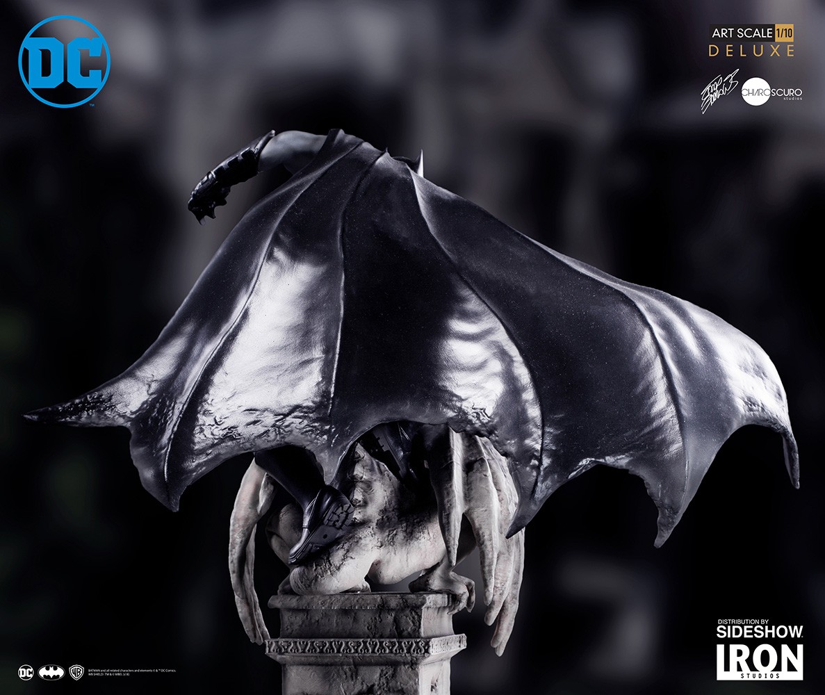 DC Comics Batman Deluxe Statue by Iron Studios | Sideshow Collectibles