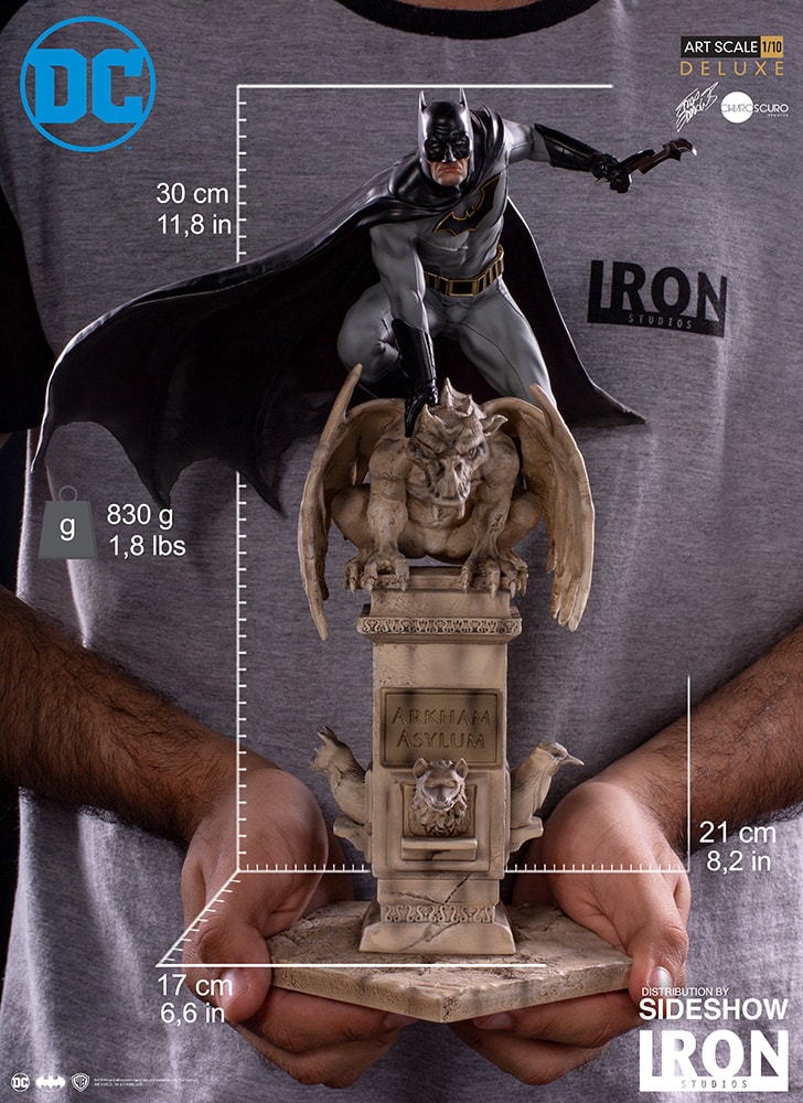 DC Comics Batman Deluxe Statue by Iron Studios | Sideshow Collectibles