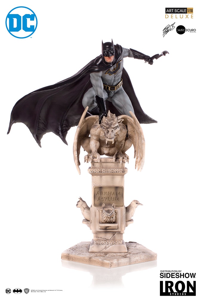 DC Comics Batman Deluxe Statue by Iron Studios | Sideshow Collectibles