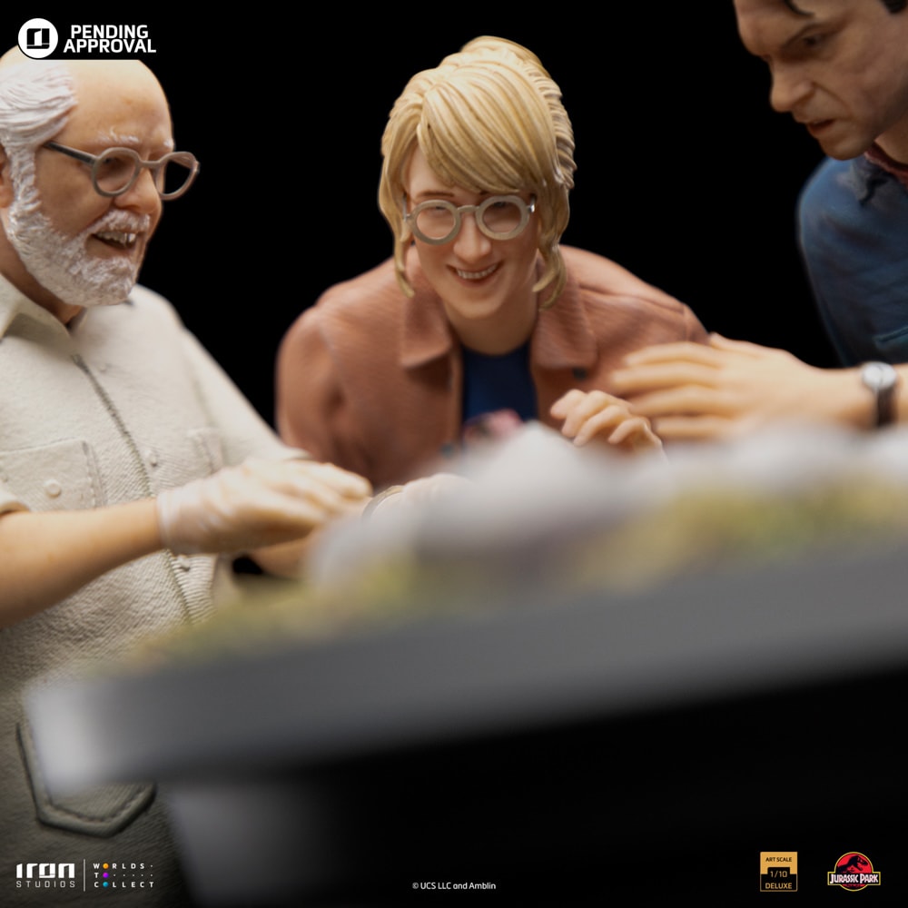 Dino Hatching Deluxe Art Scale 1:10 Scale Statue by Iron Studios ...
