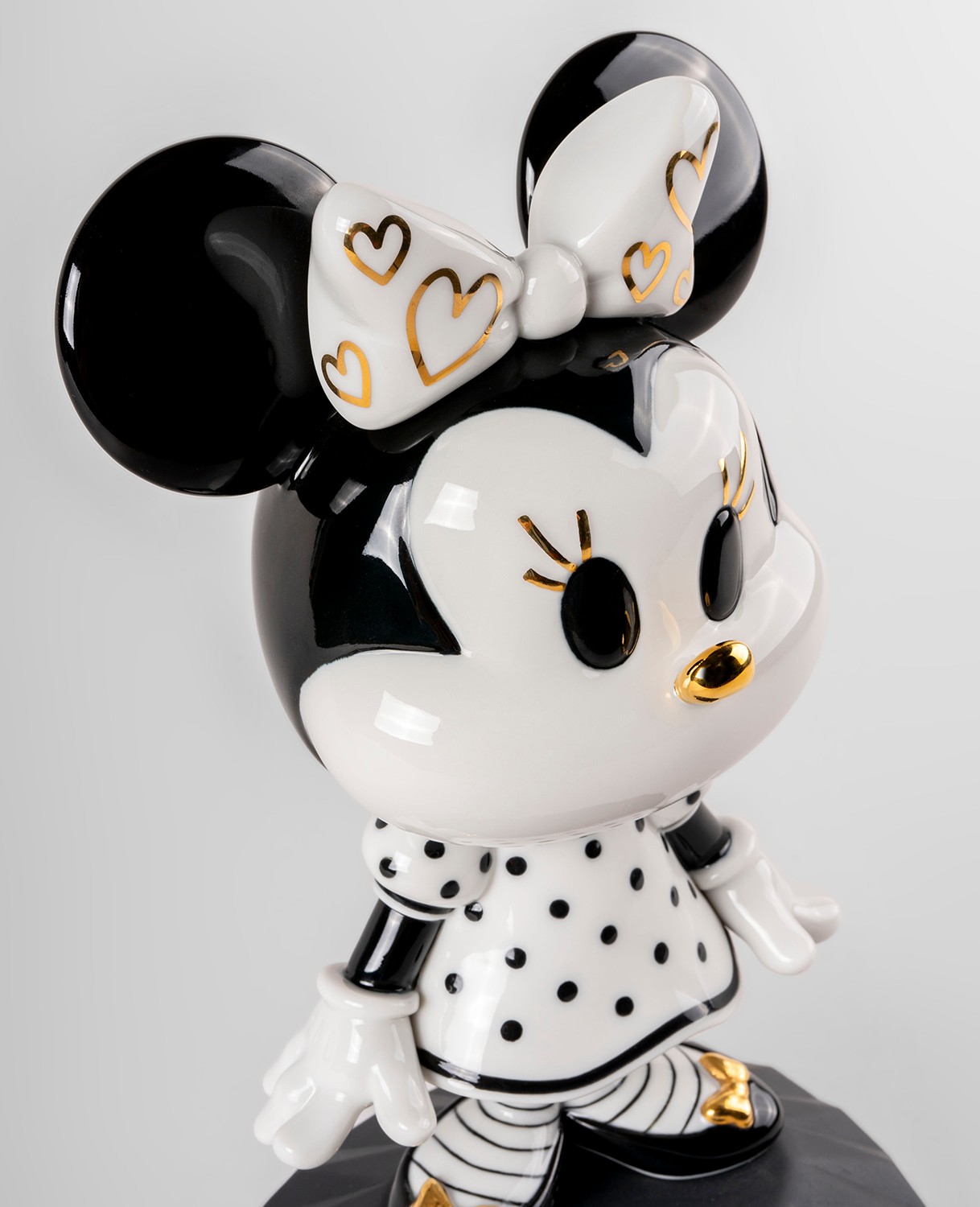 Minnie Black & White Porcelain Statue by Lladro | Sideshow Collectibles