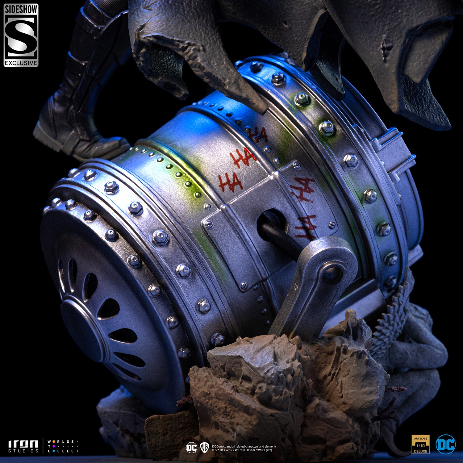 Batman Black Version Deluxe 1:10 Scale Statue by Iron Studios ...