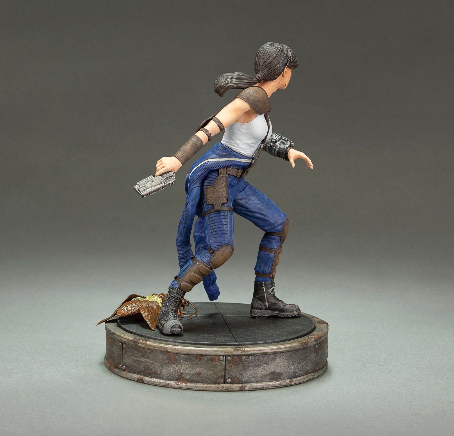 Lucy Statue by Dark Horse Comics | Sideshow Collectibles