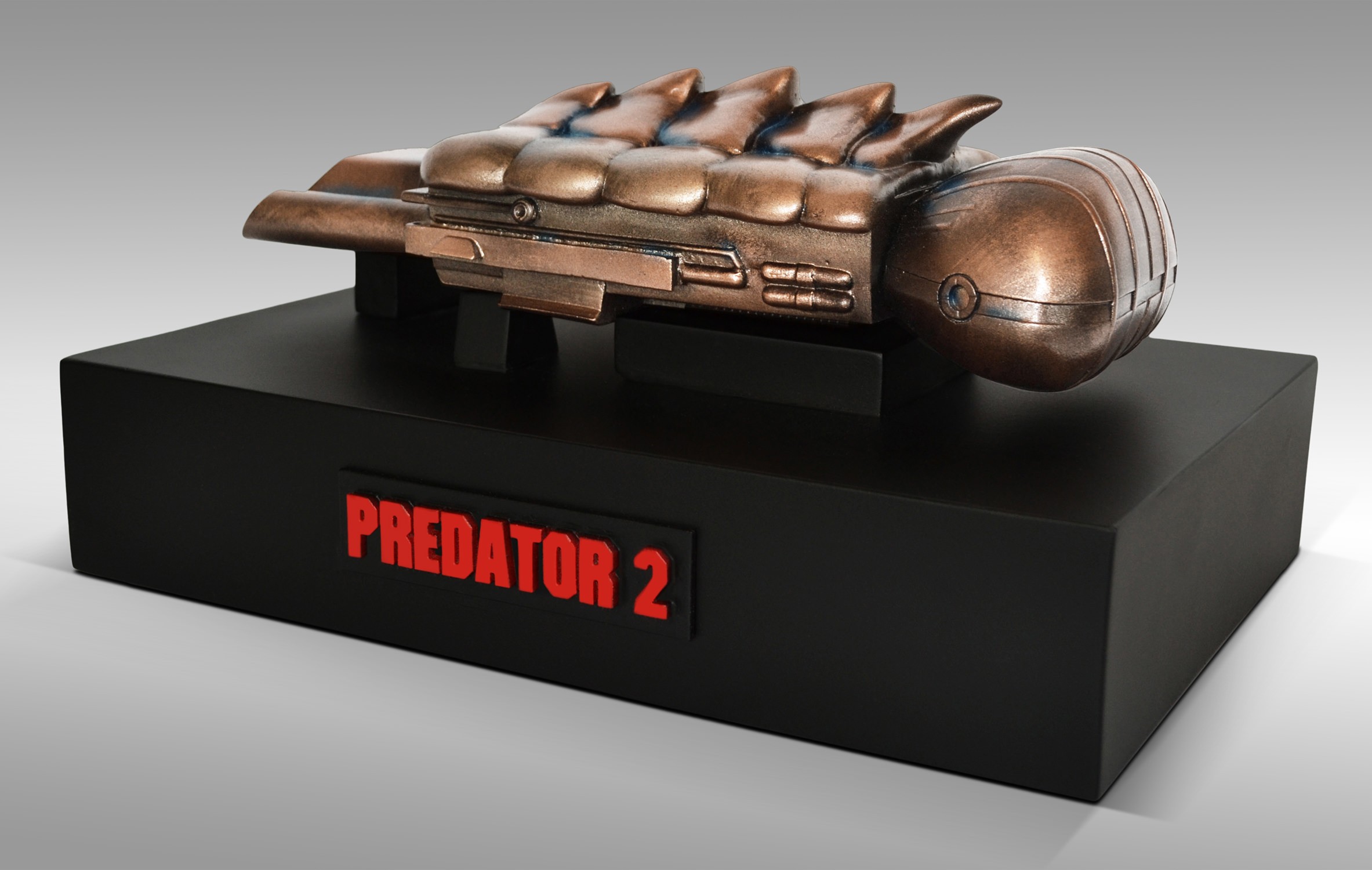 Predator 2 Plasmacaster Prop Replica by Hollywood Collectibles Group ...