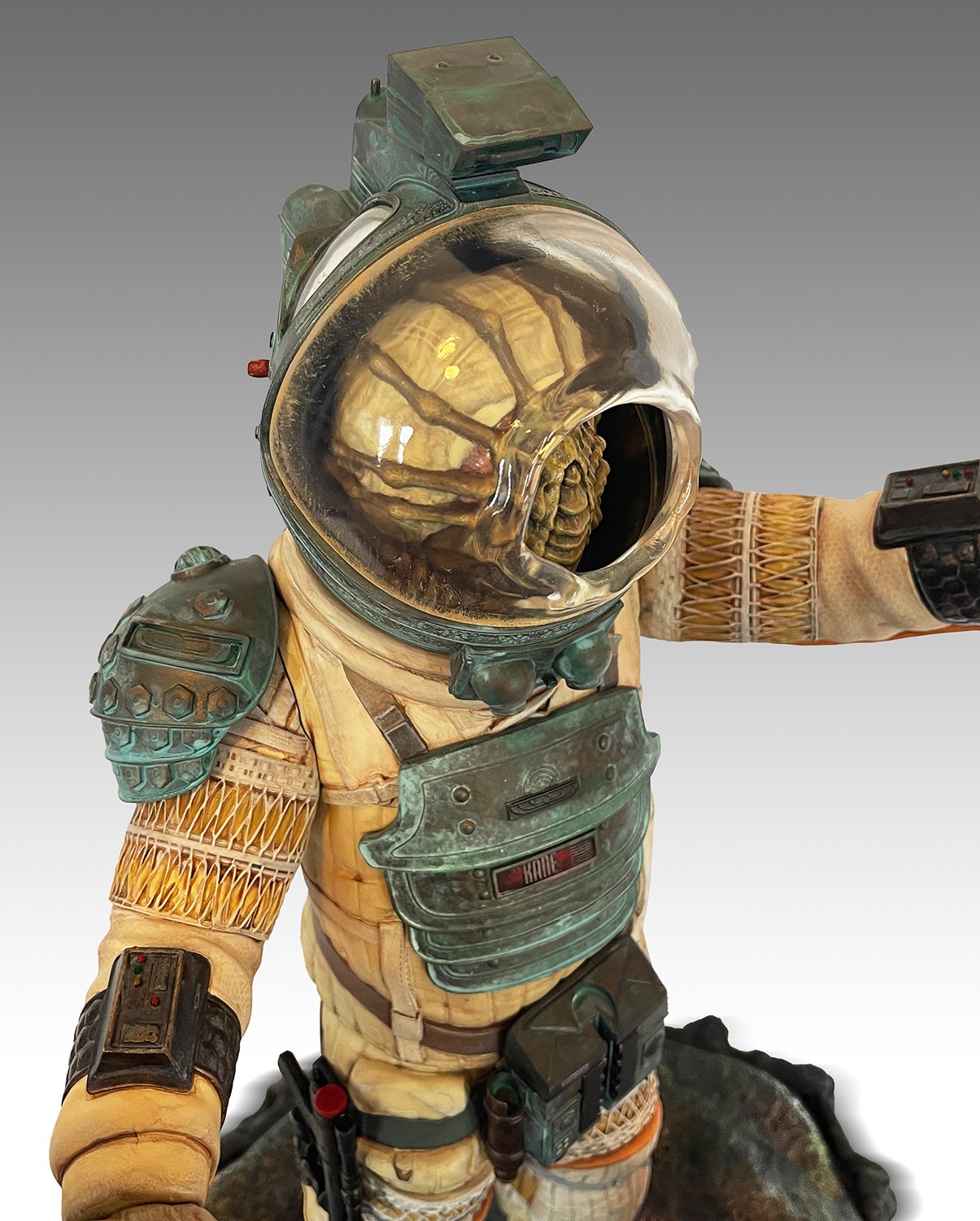 Executive Officer Kane Statue by Hollywood Collectibles Group ...