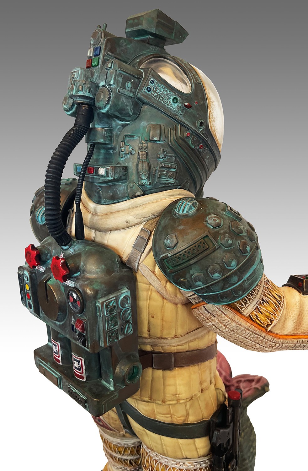 Executive Officer Kane Statue by Hollywood Collectibles Group ...