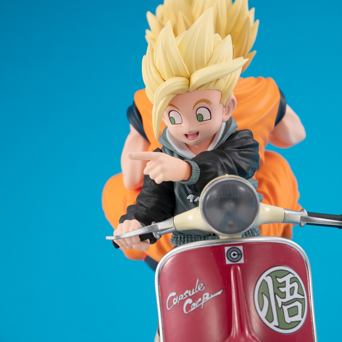Super Saiyan Son Goku & Super Saiyan Son Gohan on Motorbike Collectible ...
