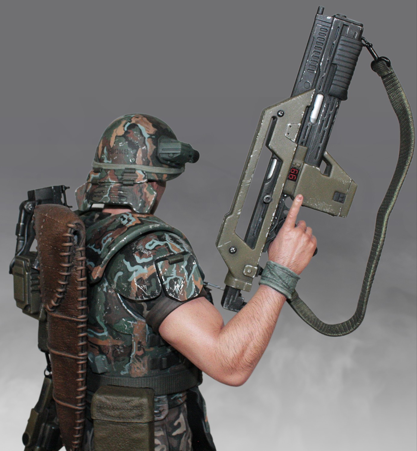 Corporal Hicks Quarter Scale Statue by Hollywood Collectibles Group ...