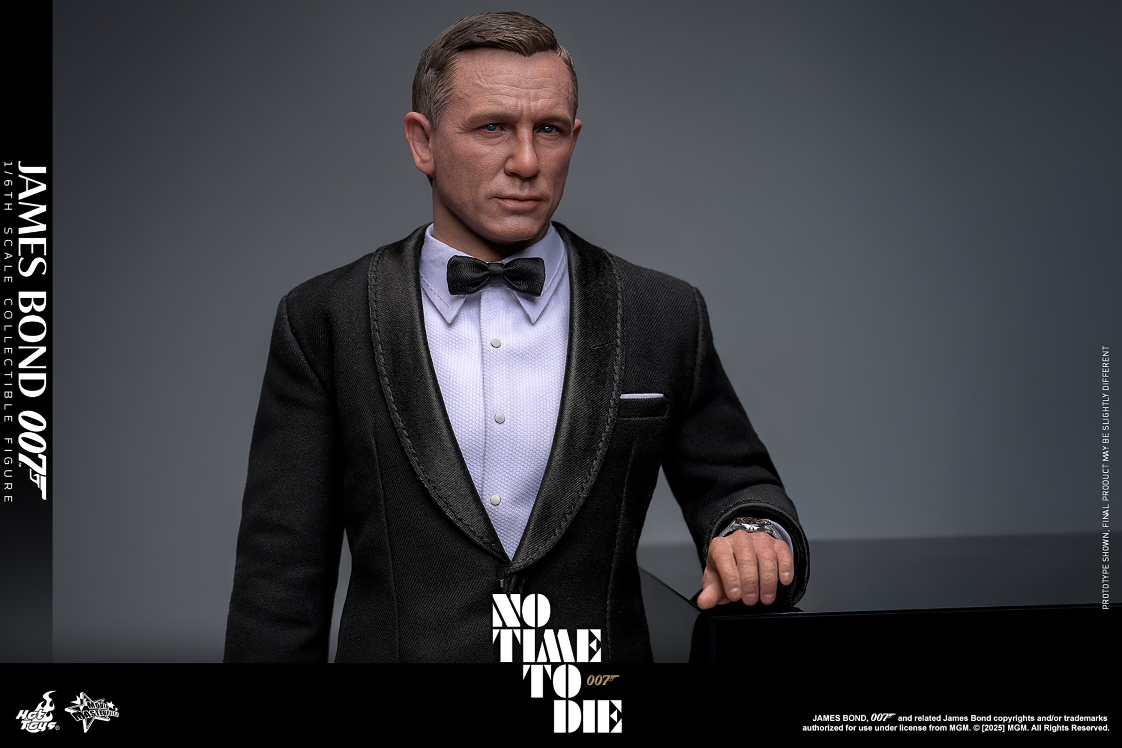 James Bond Sixth Scale Figure by Hot Toys | Sideshow Collectibles