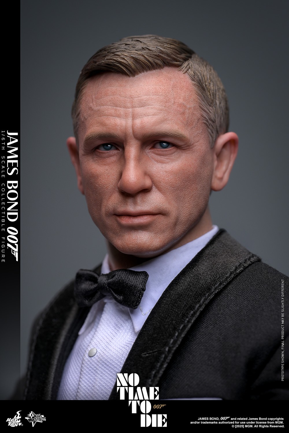 James Bond Sixth Scale Figure by Hot Toys | Sideshow Collectibles