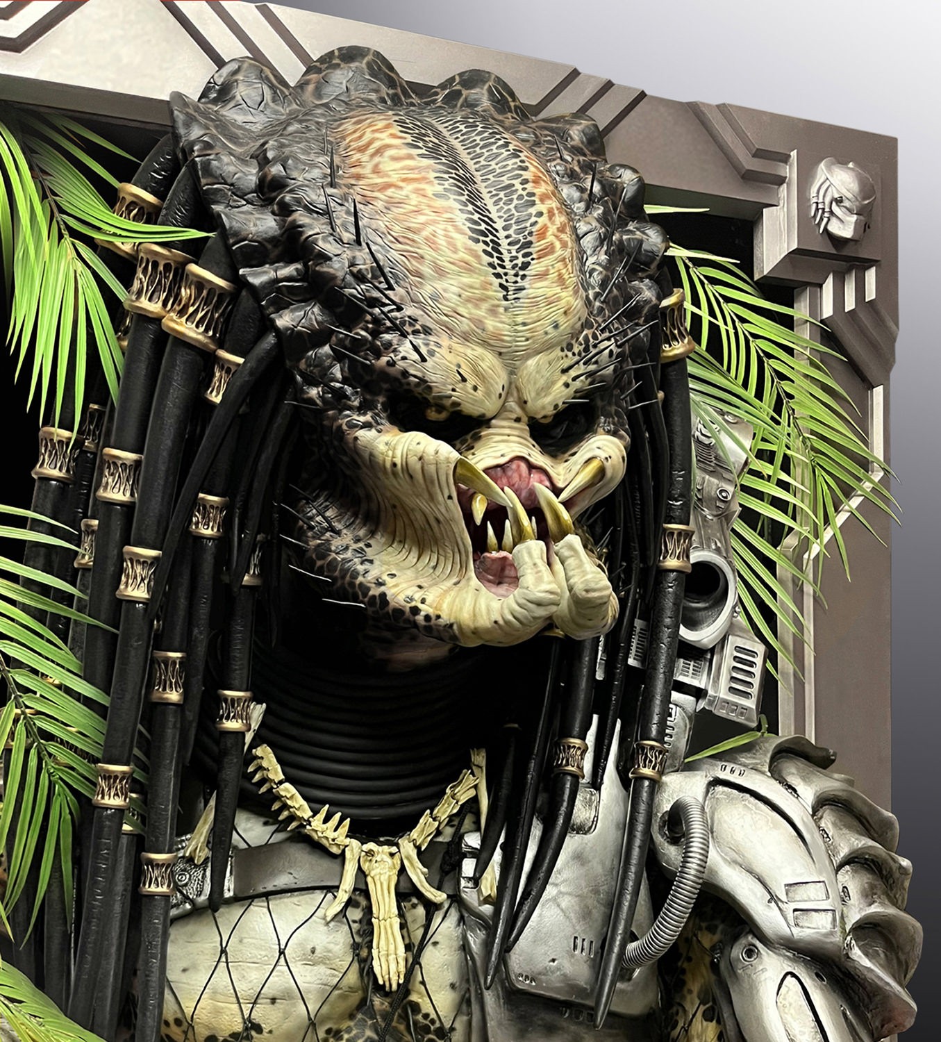 Predator Life-Size Wall Decor by Hollywood Collectibles Group ...