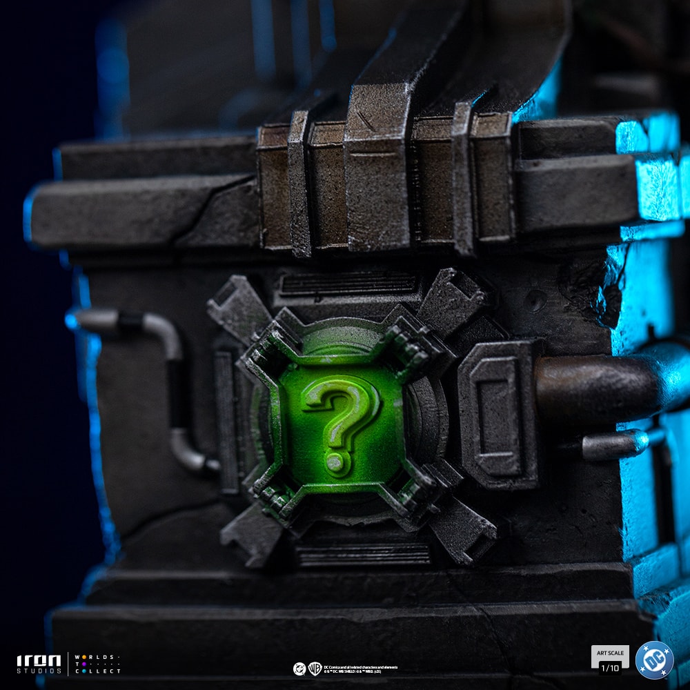 Nightwing 1:10 Scale Statue by Iron Studios | Sideshow Collectibles