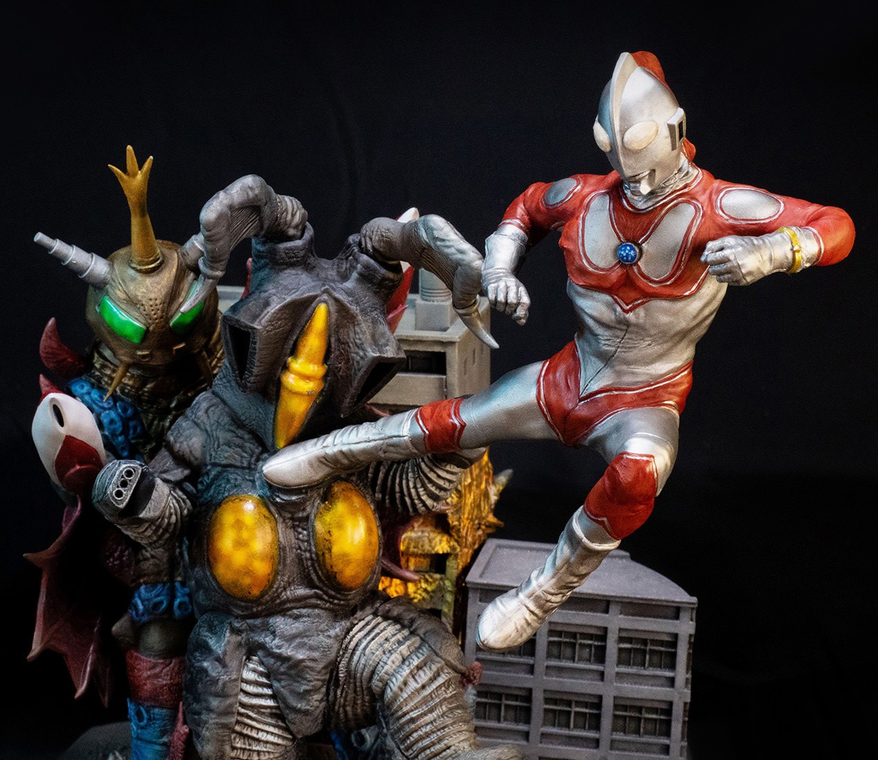 Ultraman Jack vs Zetton II & Alien Bat Battle Scene Diorama | Sideshow ...