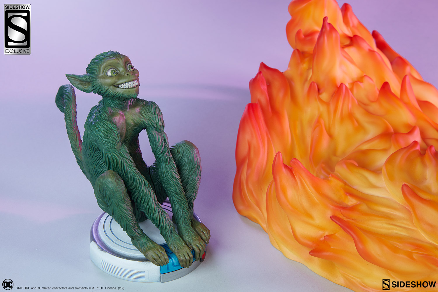 DC Comics Exclusive Starfire Premium Format(TM) Figure by Sideshow ...