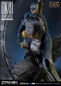 Batman Statue Deluxe by Prime 1 Studio | Sideshow Collectibles