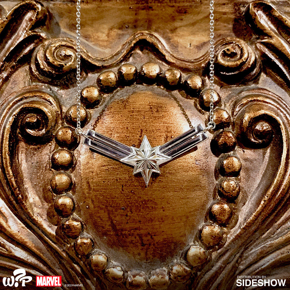 Captain Marvel's Gold Necklace | Sideshow Collectibles