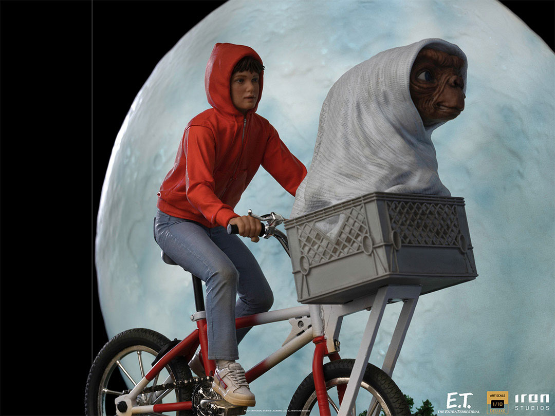 E.T. & Elliot Art Scale Statue by Iron Studios | Sideshow Collectibles